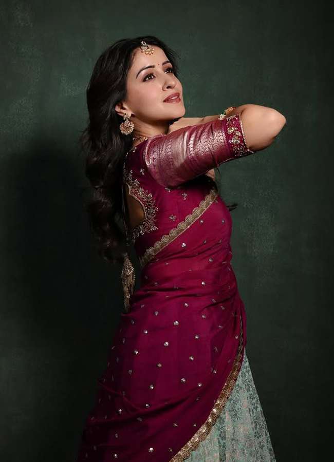 సంబరాల సంక్రాంతి అంటూ అందంగా ముస్తాబైన అన్షు అమ్మడు | The beautiful actress Anshu Sagar ...